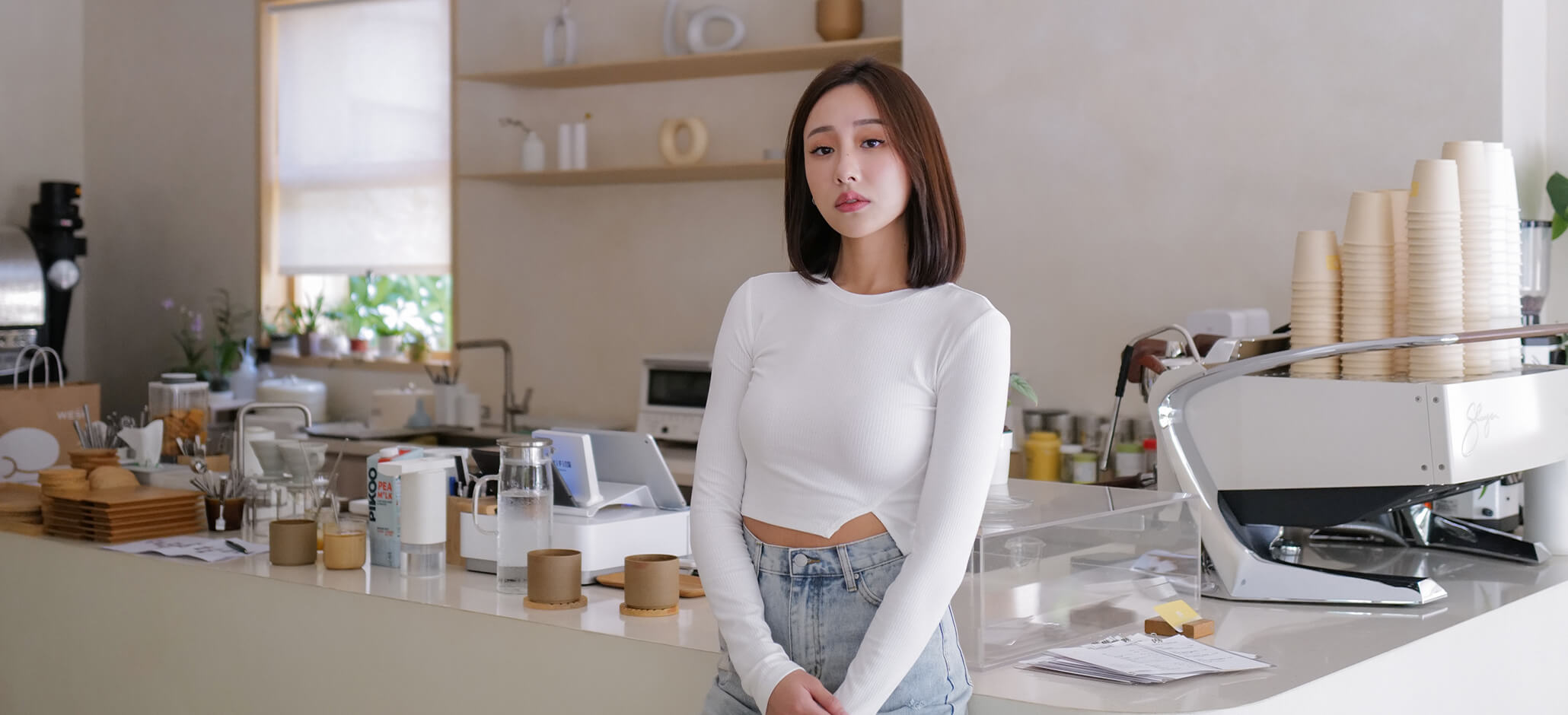 aeom | FRND | We have all things in common.